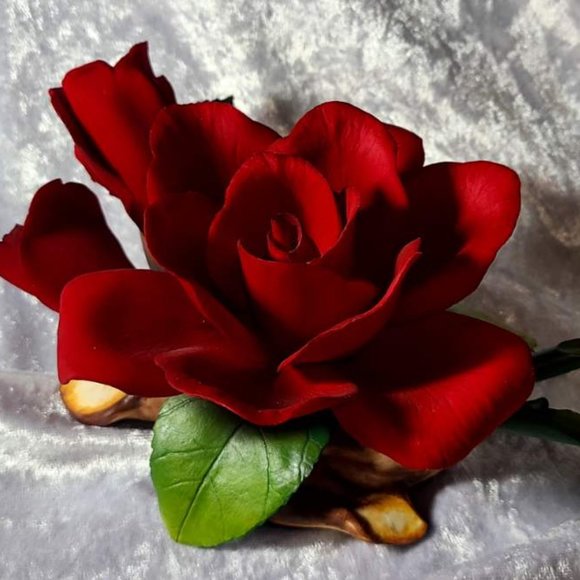 Napoleon | Art | Napoleon Queen Rose With 2 Buds 2289 Imperial Red ...